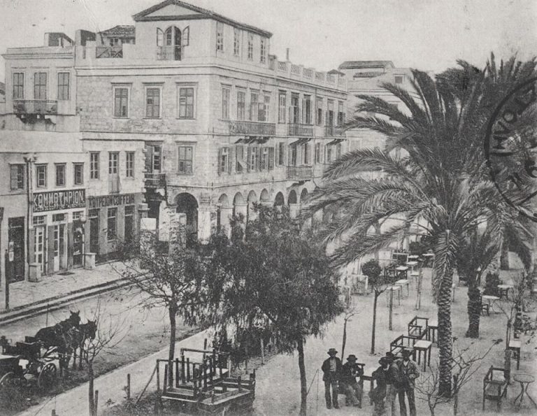 Ο Μάρκος Βαμβακάρης, ο Πειραιάς και οι τεκέδες